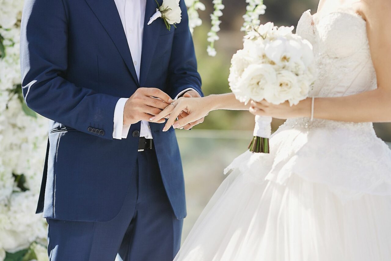 Weddings - Shoot The Bull